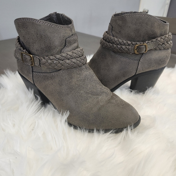 No Parking | Shoes | Pair Of No Parking Ankle Booties Sz9 | Poshmark